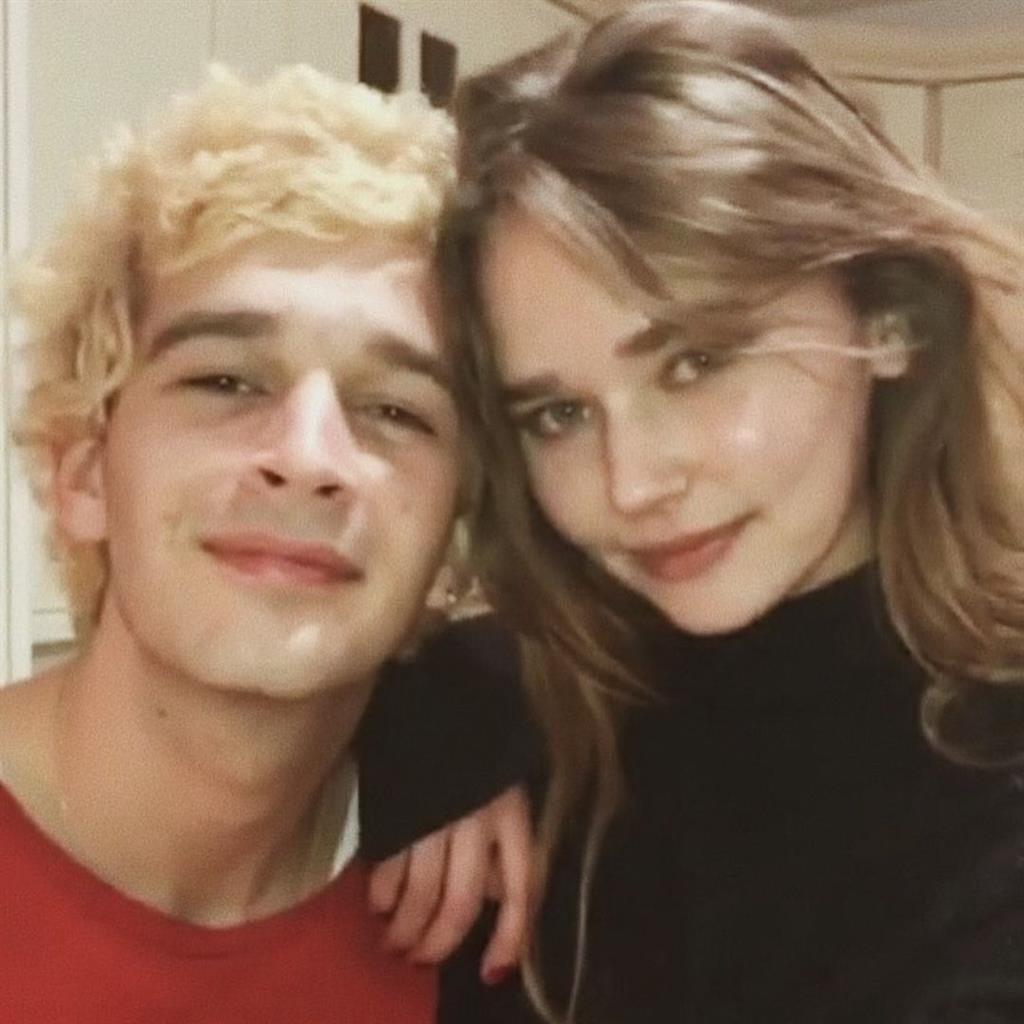 Matty Healy Bio, Girlfriend, Age, Height, Parents, Siblings, Is He Gay ... Matty Healy Bio, Girlfriend, Age, Height, Parents, Siblings, Is He Gay ...
