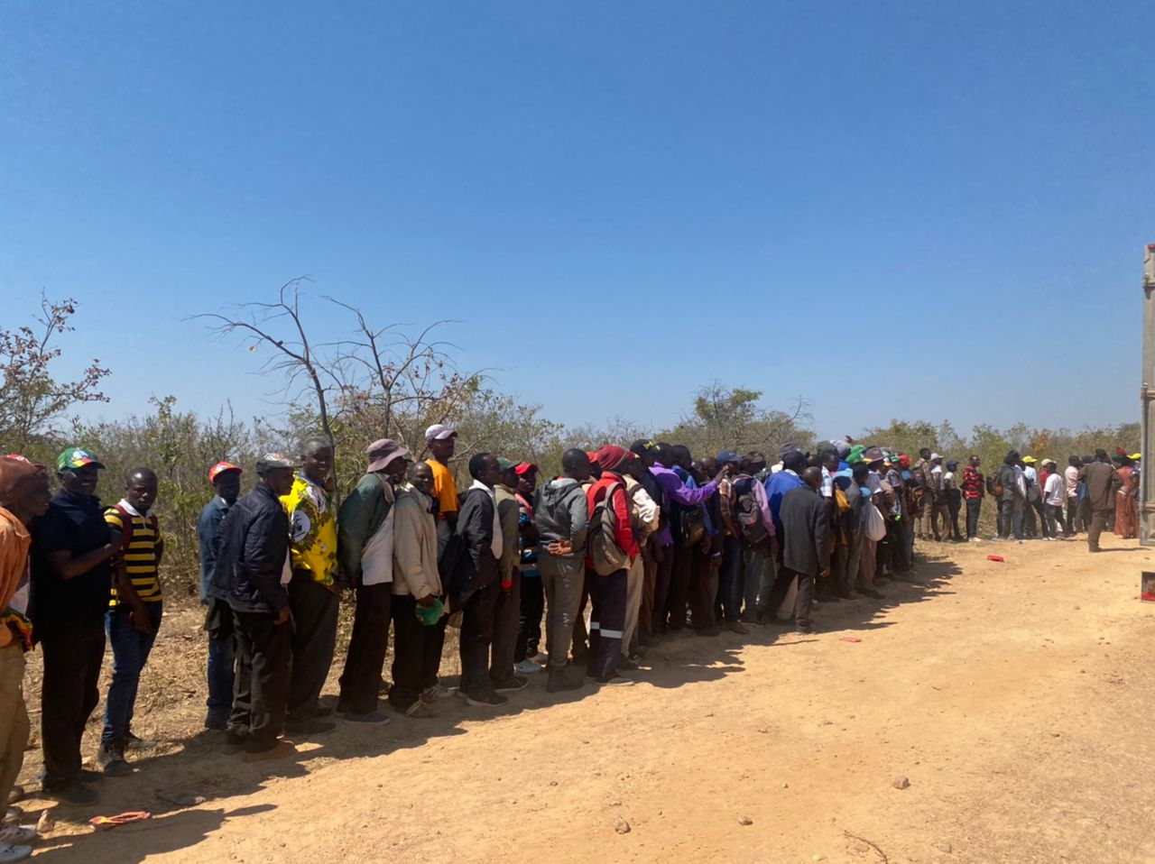 Zanu PF flexes muscles, shuts down business centres, buses and dumps ...
