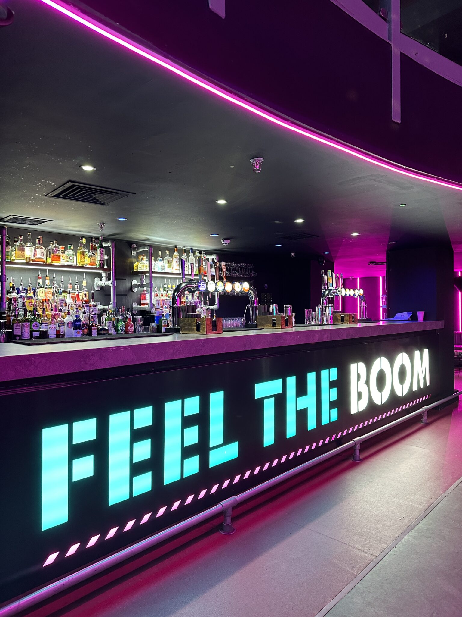 An immersive Mamma Mia dinner with singing waiters is coming to ...