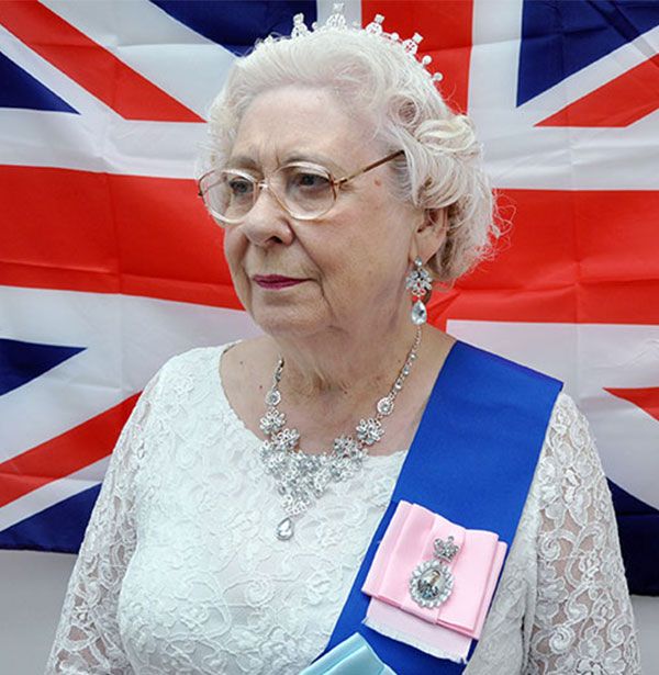 Queen Look-a-like Royally Welcomes 60th Anniversary Guests | Scarlett ...