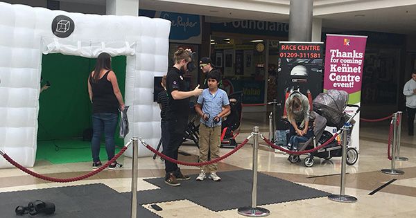 Mall-goers Experience VR First Hand | Scarlett Entertainment News